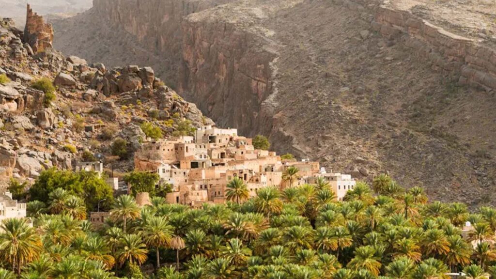 Misfat Al Abreen: Traditional Splendor, Serene Mountain Beauty.